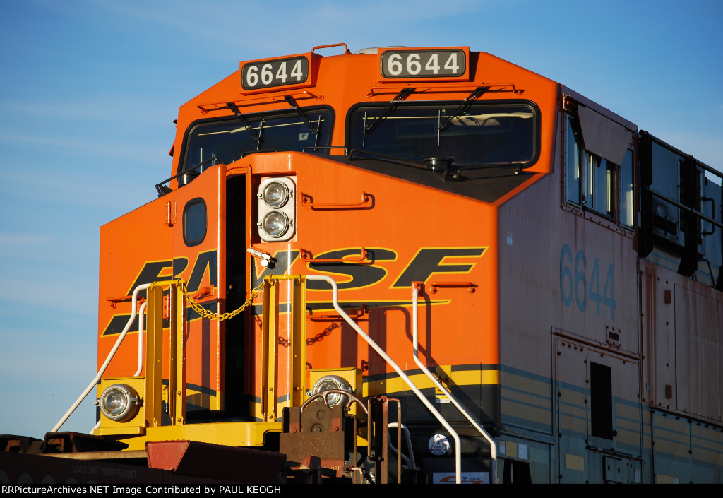 BNSF 6644 close up as she waits to roll eastbound as a # 2 unit on a empty spinecar train.